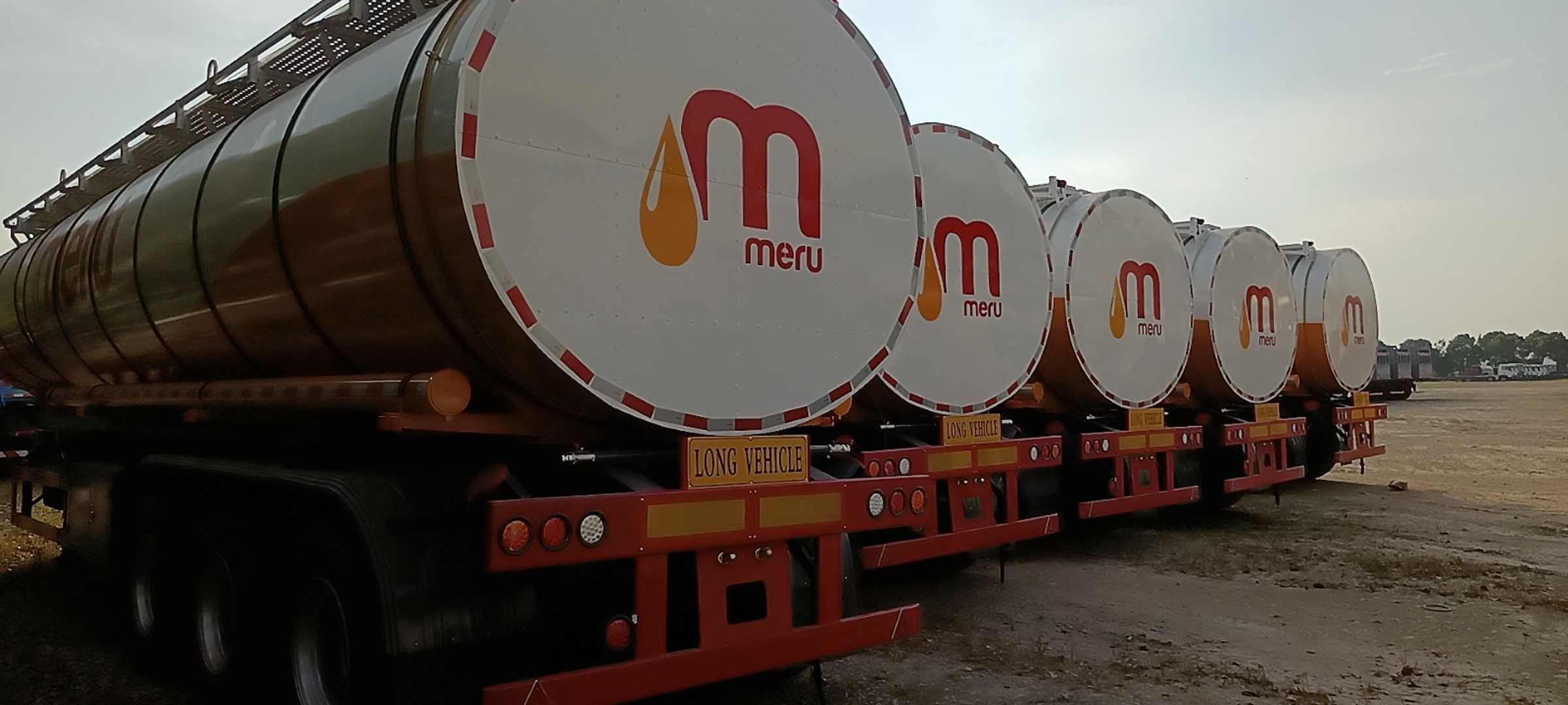 Palm oil Transportation Insulation Tank Semi Trailer - SINOTRUK HUAWIN